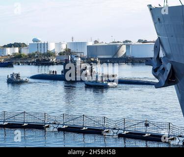 US Navy USS Portsmouth (SSN 707) Commanding Officer, Cmdr. Kevin R ...