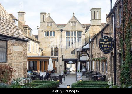 The centre of the historic market town of Oundle, Northamptonshire ...