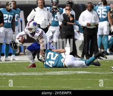 Jacksonville Jaguars safety Andrew Wingard (42) defends on a pass ...