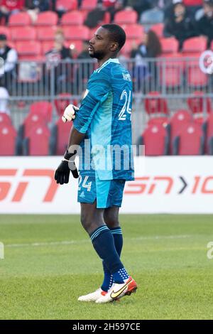 Toronto, Ontario, Canada. 7th Nov, 2021. Nigel Robertha (19) in action ...