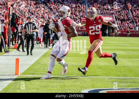 Running back (6) James Conner of the Arizona Cardinals runs the ball ...