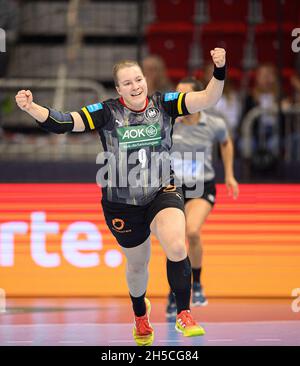 l.-r.: Lisa Antl (DHB, 9) Women's Handball World Championship 2025 ...