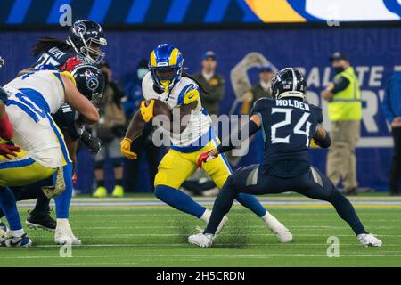 Tennessee Titans cornerback Elijah Molden (24) plays against the Miami ...