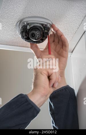 CCTV camera Installation/Repair Stock Photo - Alamy