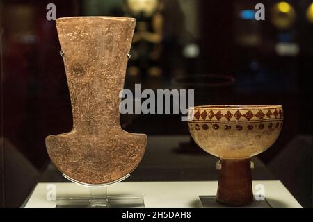 Tumi, ceremonial knife,Moche culture (100 to 700 AC Stock Photo - Alamy