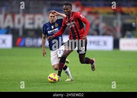 Rafael Leao of AC Milan battle for the ball with Patrick Cutrone of ...