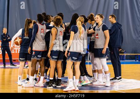The players of France during the training of the French women's ...