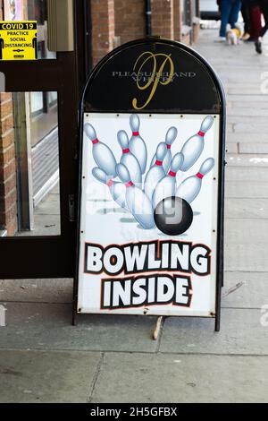 Whitby: Pleasureland amusement arcade Stock Photo - Alamy