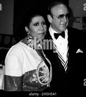Aretha Frankin Clive Davis 1990Photo by John Barrett/PHOTOlink ...