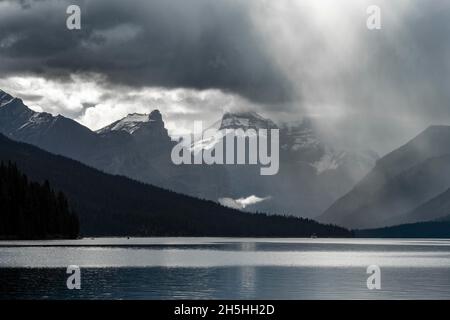Maligne Lake, behind it mountain range Queen Elizabeth Ranges with ...