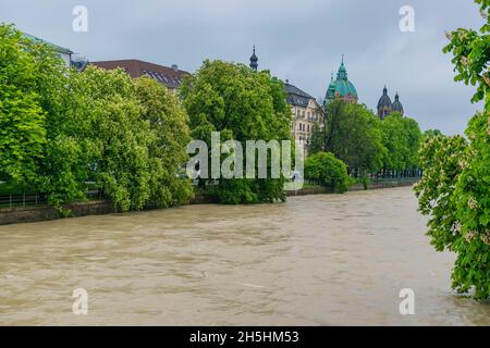 22 May 2019 - Isar river during high water. Blooming chestnuts in ...