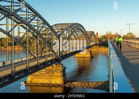 Exterior view, Old Harburg Elbe Bridge, steel arch bridge ...