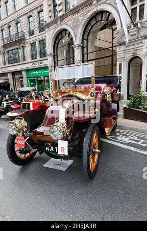 Three-quarter Front View of a Maroon, 1967, Vauxhall Cresta PC Standard ...