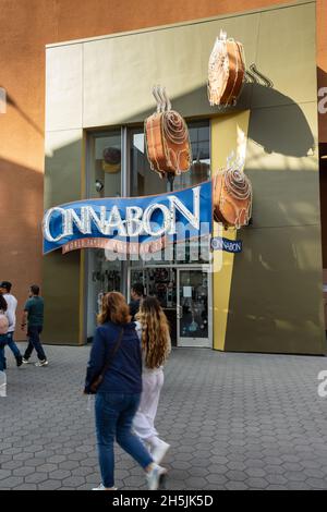 Cinnabon, Universal City Walk Stock Photo - Alamy