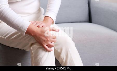 Self physiotherapy due to knee pain Stock Photo - Alamy