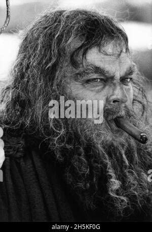 Director ORSON WELLES in costume as Police Captain Hank Quinlan on set ...