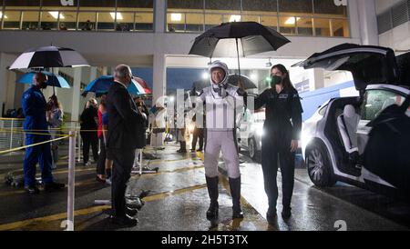 The Dragon capsule departs from the Kennedy Space Center aboard a ...