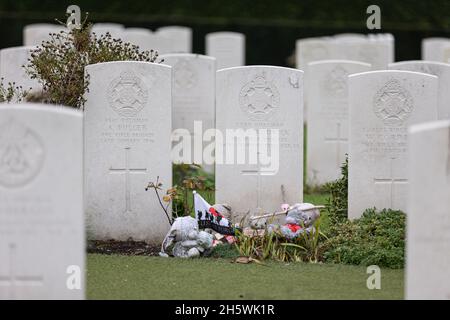 Ypres, Belgium. 11th Nov, 2021. Plush animals lie in front of the ...