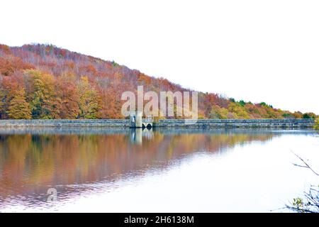 Walkway along Linacre Reservoir, Chesterfield, Derbyshire Stock Photo ...