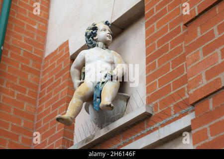 Artwork by artist David Mach on Vicar Lane, Chesterfield Town Centre ...