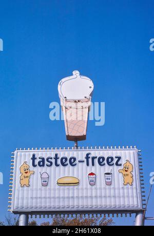 Tastee Freez ice cream sign, E 11th Street (Route 66), Tulsa, Oklahoma ...