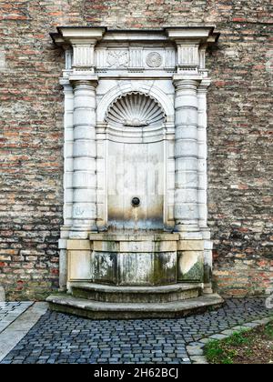Venetian shell fountain, shell fountain, drinking water fountain, wall ...