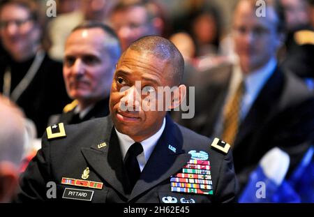 Commanding general of 1st Armored Division and Fort Bliss, Maj. Gen ...