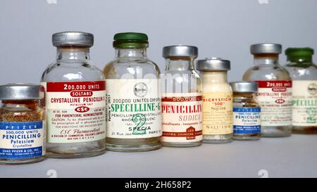 Vintage 1950s Vials of PENICILLIN G Produced by CSC Pharmaceuticals and ...