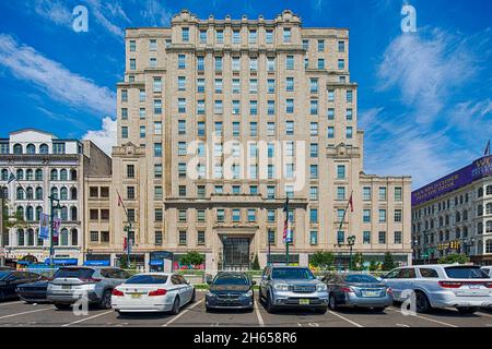 801 Market Street, the Beaux Arts landmark Strawbridge & Clothier ...