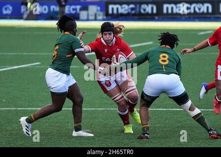 Sizophila Solontsi Of South Africa is tackled by Sara Seye and Vittoria ...