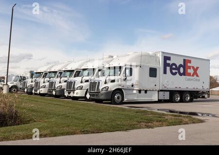 Fedex 18 wheeler tractor trailer at Pilot Truck Stop in MIlford, CT ...