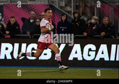 Harlequins' Nick David runs in to scores his sides first try during the ...