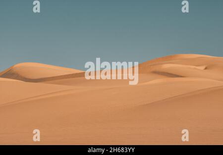 Imperial Sand dunes in Yuma Desert Stock Photo - Alamy