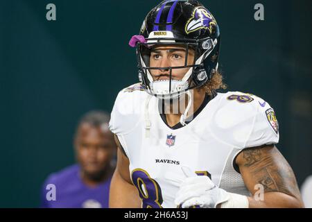 Baltimore Ravens tight end Josh Oliver catches a pass from quarterback ...