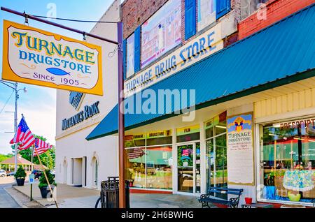 old fashioned drug store and pharmacy Stock Photo - Alamy