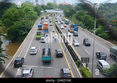road conditions on a toll road in Jakarta, Indonesia Stock Photo - Alamy
