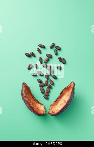 Broken pod with cocoa seeds Stock Photo - Alamy