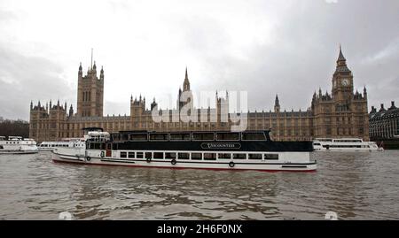 Lightermen of the River Thames working on the barges Stock Photo - Alamy