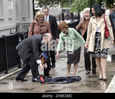 Steve Pound MP replicated Sir Walter Riley's gallantry for Queen ...