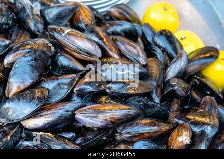 Midye dolma, stuffed mussels close-up, traditional Turkish food food ...