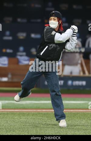 16th Nov, 2021. Ceremonial 1st pitch by 'Street Woman Fighter' star ...