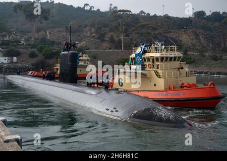 The commander of Submarine Squadron 4 departs for operational duties ...