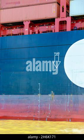 Draught marks and plimsoll line on ship's hull Stock Photo - Alamy