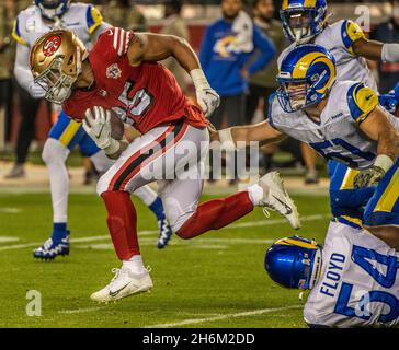 Los Angeles Rams linebacker Troy Reeder (59) looks on between plays ...