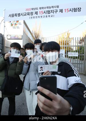 group of students takes the test in class Stock Photo - Alamy
