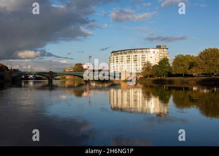 Afternoon light on the River Trent at Trent Bridge, Nottingham ...