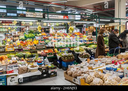 Rome Trieste Food Market, Rome, Italy Stock Photo - Alamy