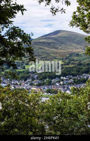 Aerial view of the Welsh village of Llanberis and Llyn Padarn lake from ...