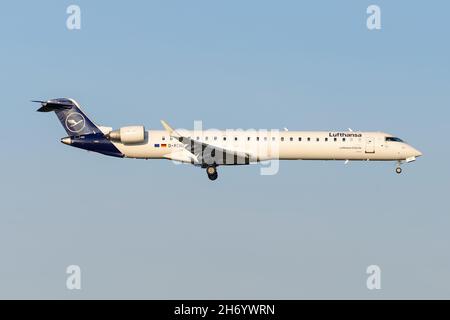 Aircraft Bombardier Canadair Regional Jet 900 CRJ-900 of Lufthansa ...