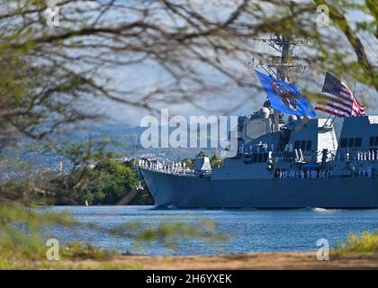 The future USS Daniel Inouye (DDG 118) departs General Dynamics Bath ...